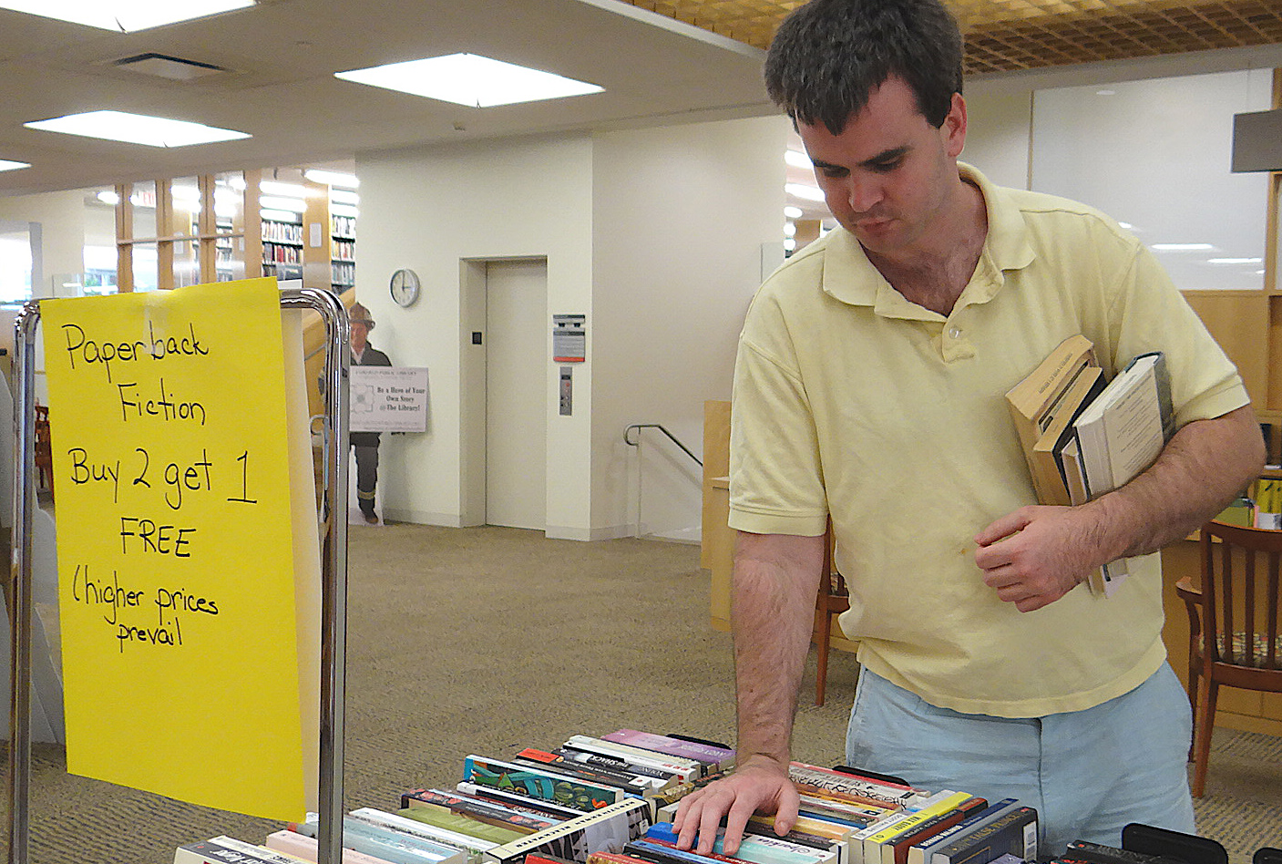 Fairfield Library turns seasonal leaf with book sale