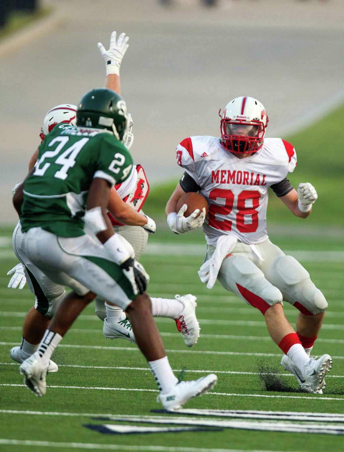 Memorial's rushing attack paces win over Stratford