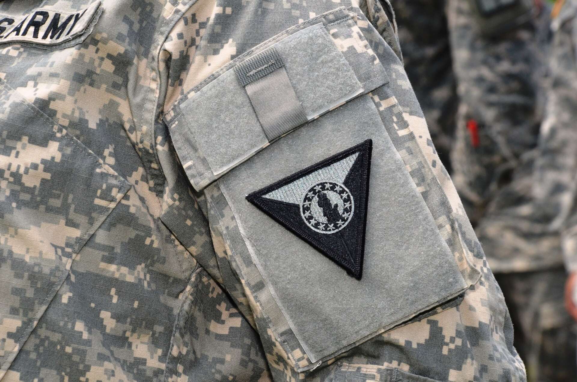 Soldiers get new flag, unit patch
