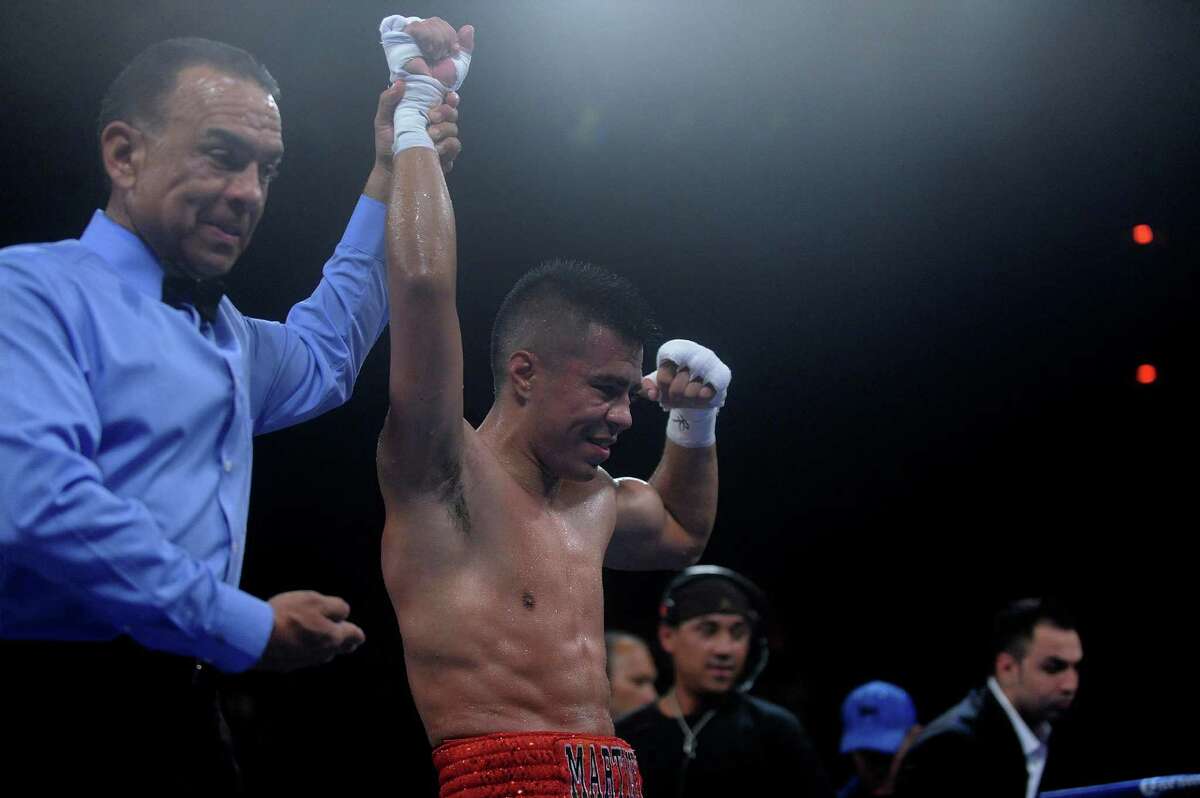 Collazo wins belt unimpressively