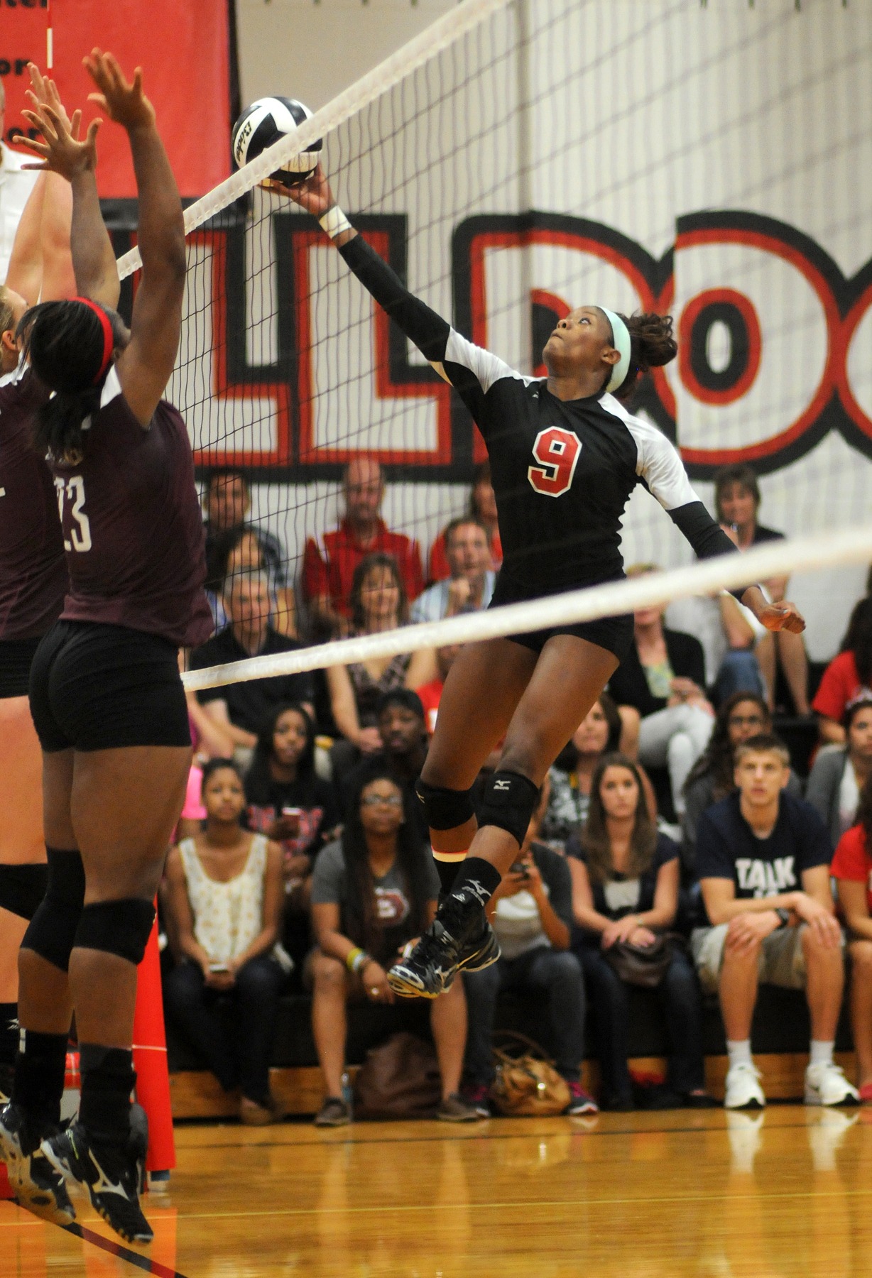 Young players leading Austin volleyball to early success