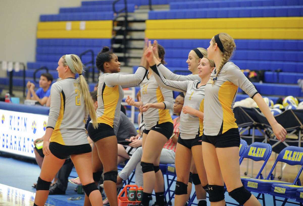 Young Klein Oak Panthers look to live up to volleyball tradition