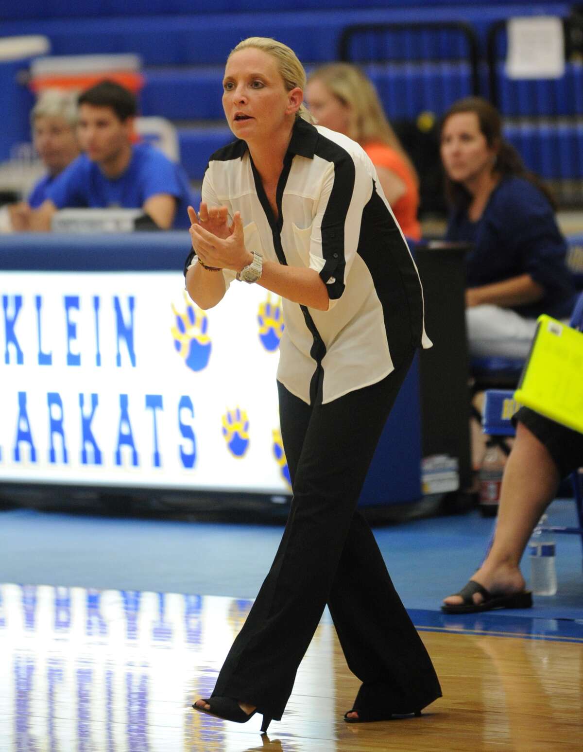 Young Klein Oak Panthers look to live up to volleyball tradition
