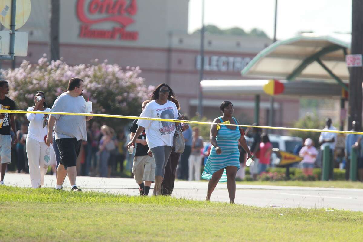 1 dead, 3 injured in stabbing at Spring High School