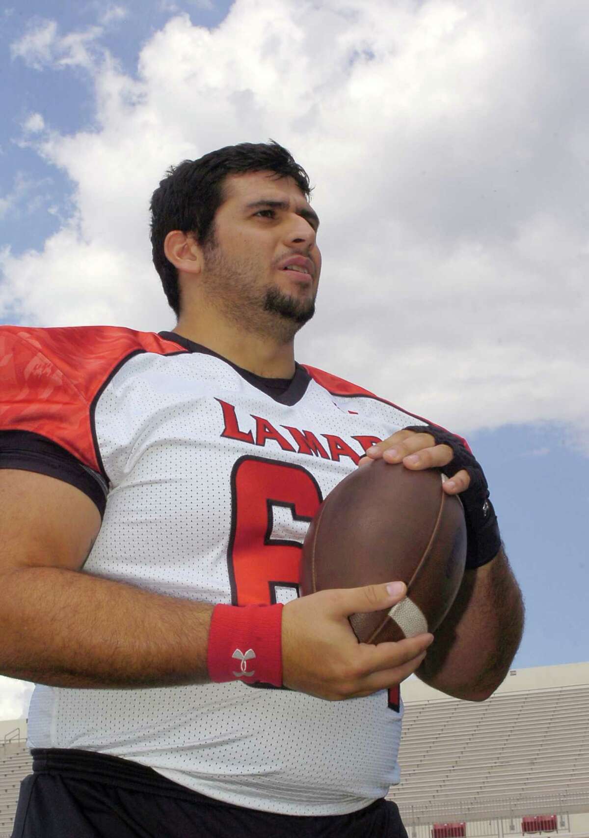 Center's consistency keeps Lamar offense stabilized