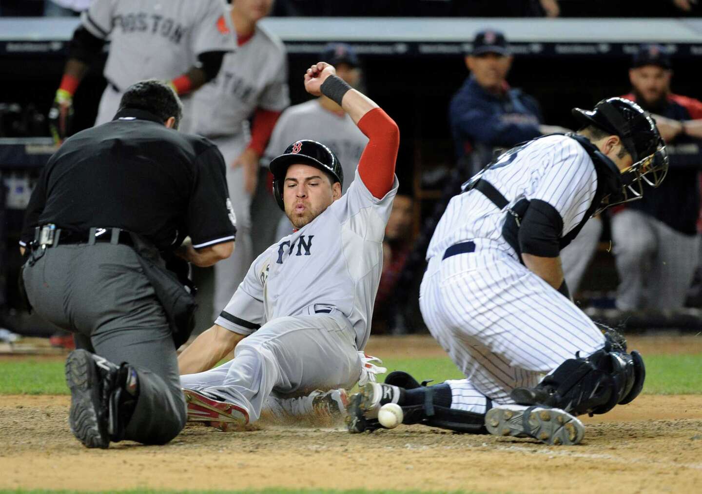 Red Sox take first game of series