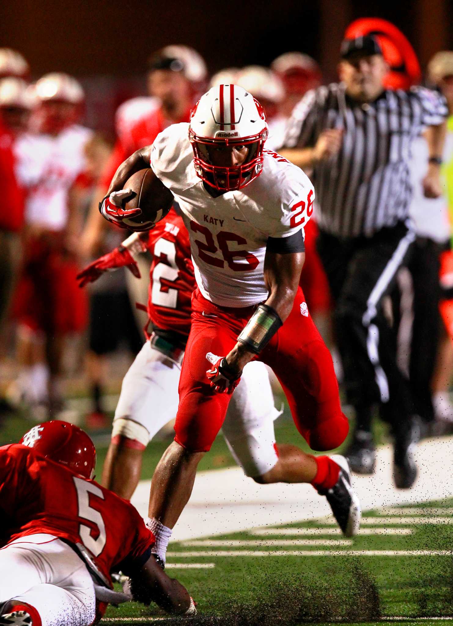 Behind backup QB, Katy rolls past Alief Taylor