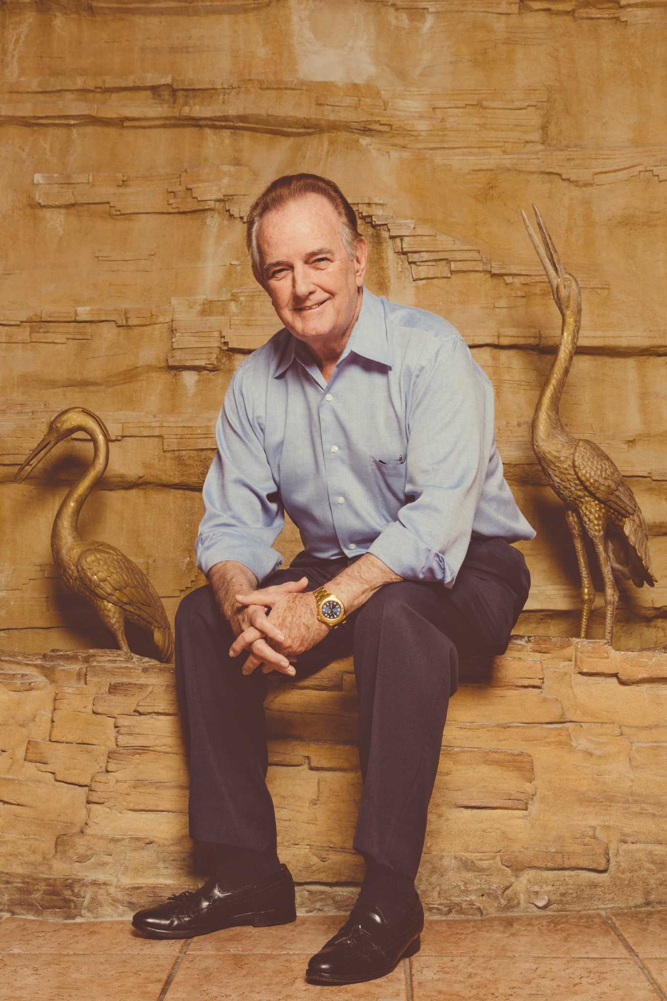 Pasadena mayor's plans draw fans, detractors