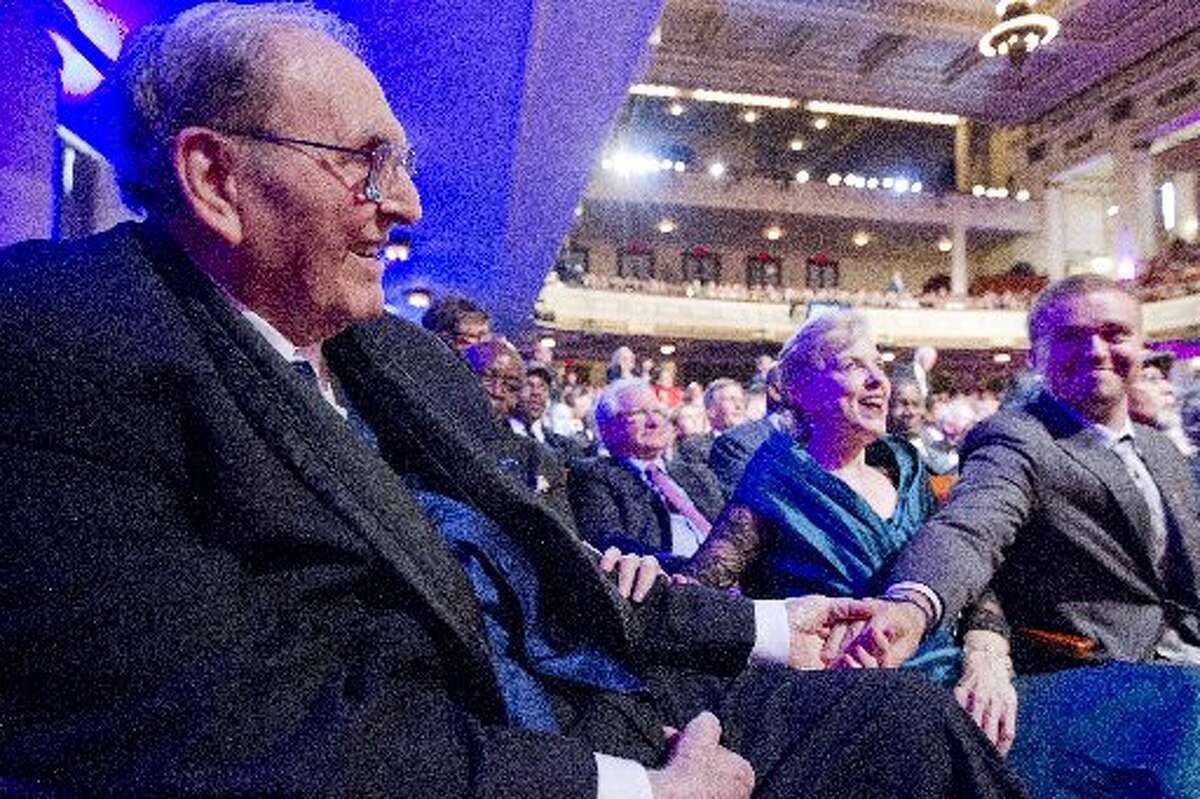 Former UH coach Guy V. Lewis finally enshrined in Hall of Fame