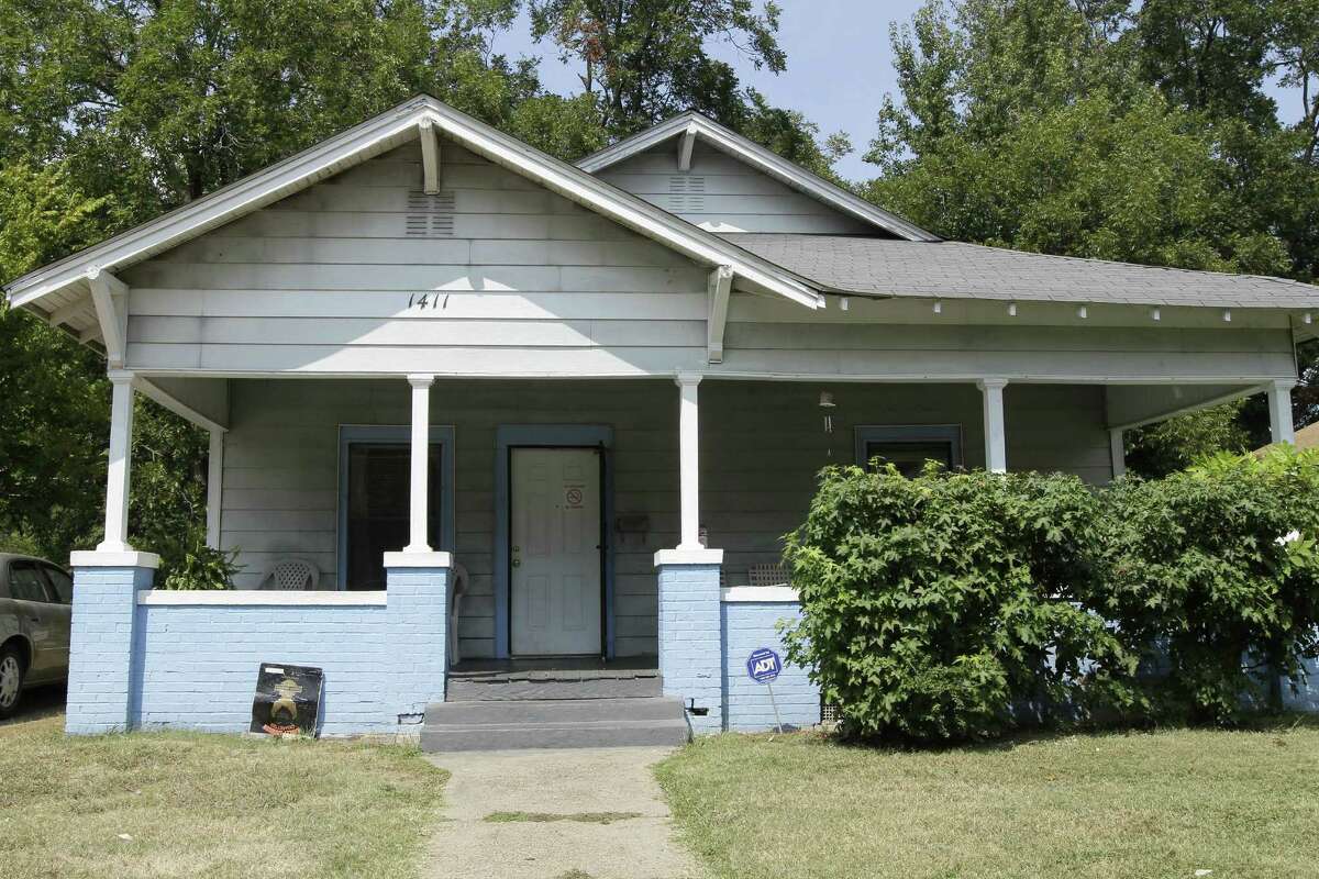 Arkansas SWAT officers kill man, 107, in standoff