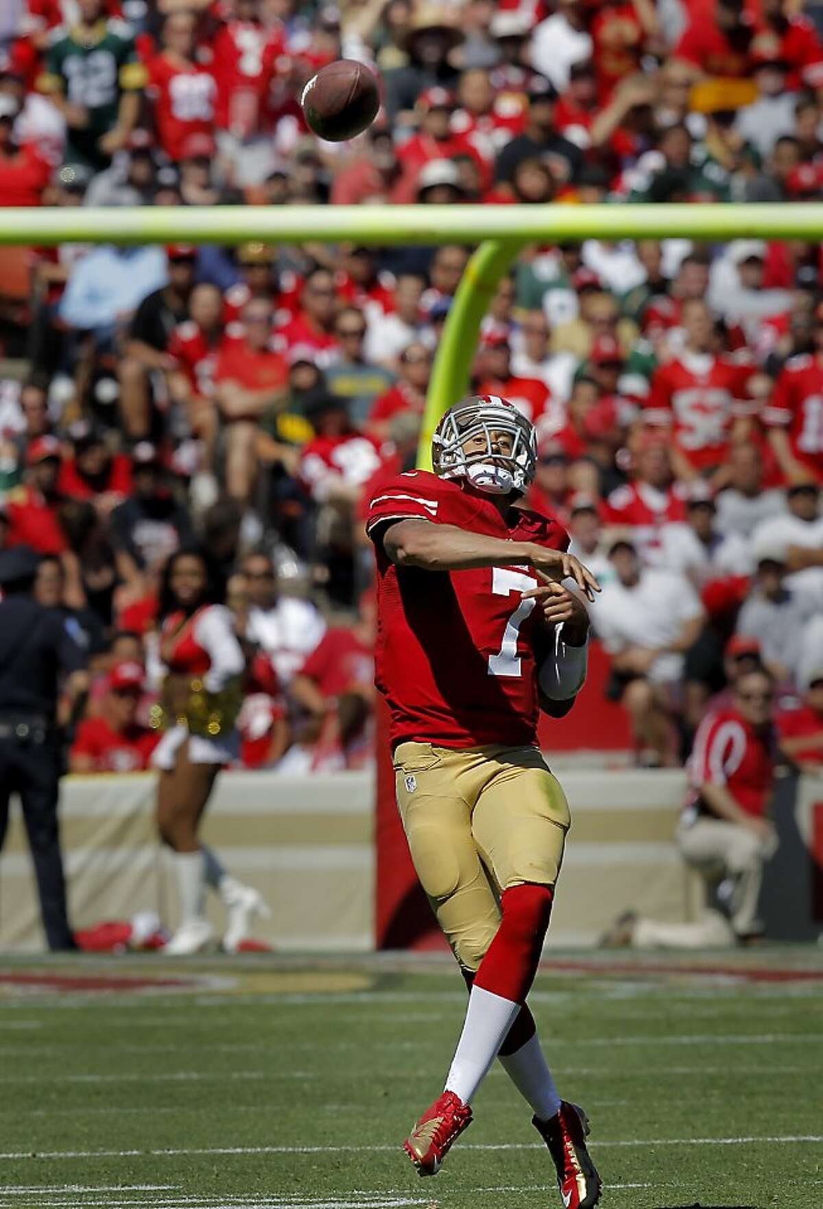 Kaepernick throws for 412 yards in win over Pack