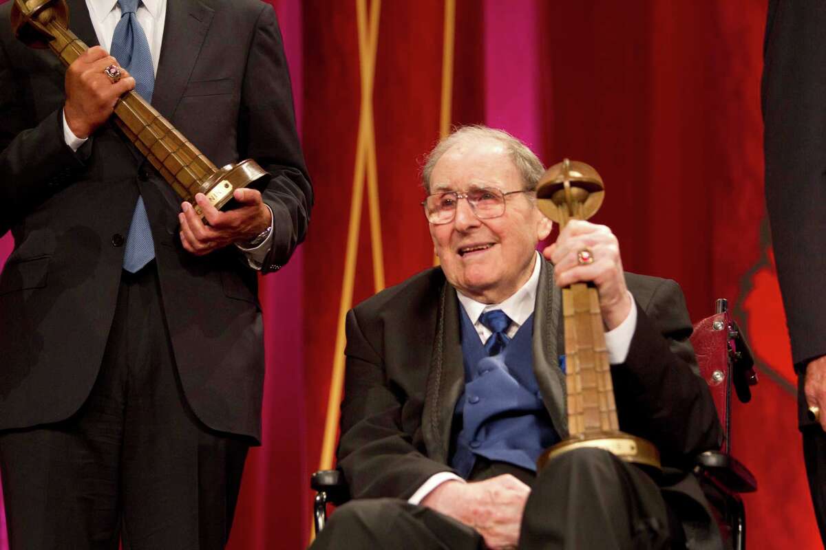 Former UH coach Guy V. Lewis finally enshrined in Hall of Fame