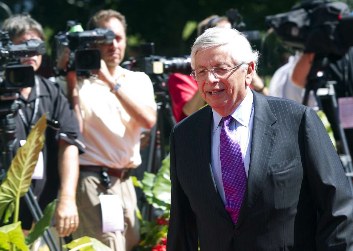 Former UH coach Guy V. Lewis finally enshrined in Hall of Fame