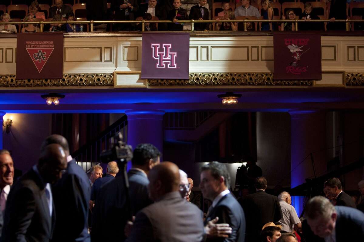 Former UH coach Guy V. Lewis finally enshrined in Hall of Fame