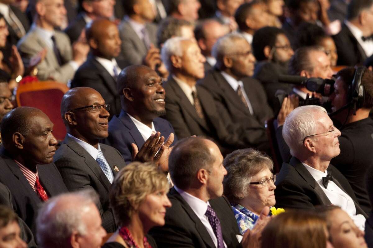 Former UH coach Guy V. Lewis finally enshrined in Hall of Fame