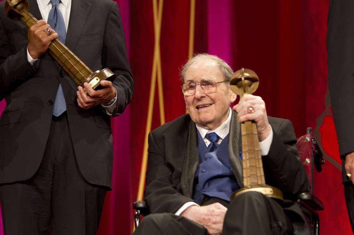 Legendary UH basketball coach Guy V. Lewis dies