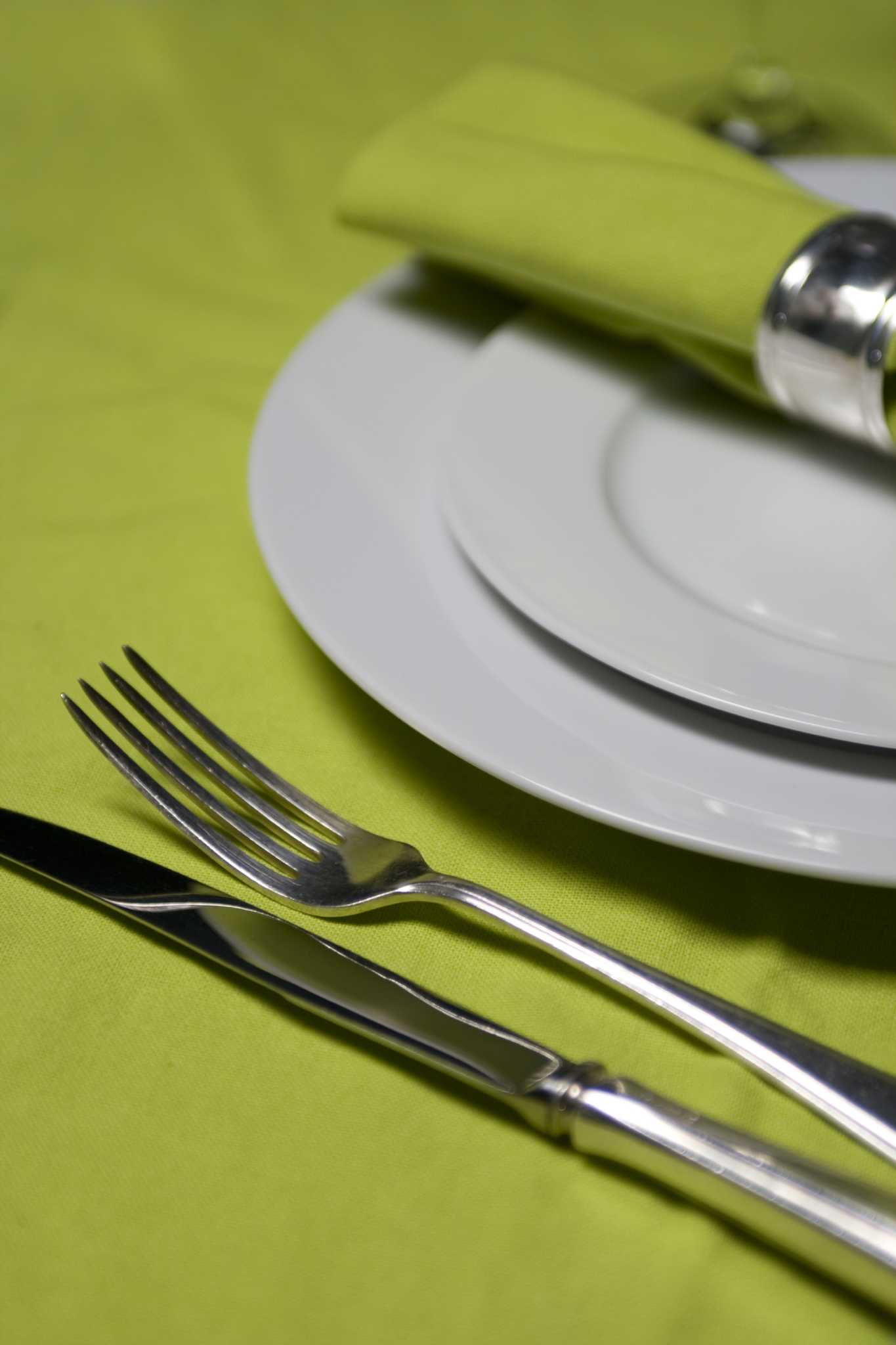 Table etiquette and modern manners for a memorable family dinner