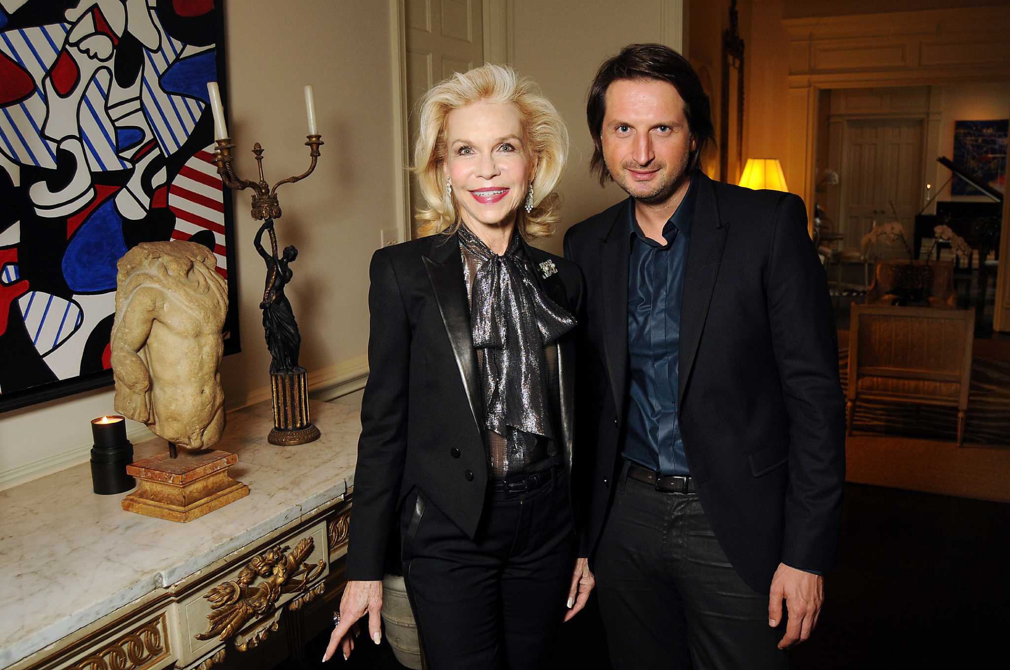 Wyatt presents violinist to Houston