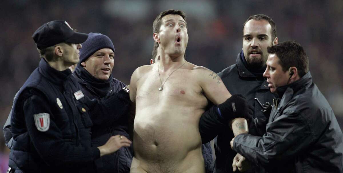 A&M student's Twitter dare leaves him committed to streak at game