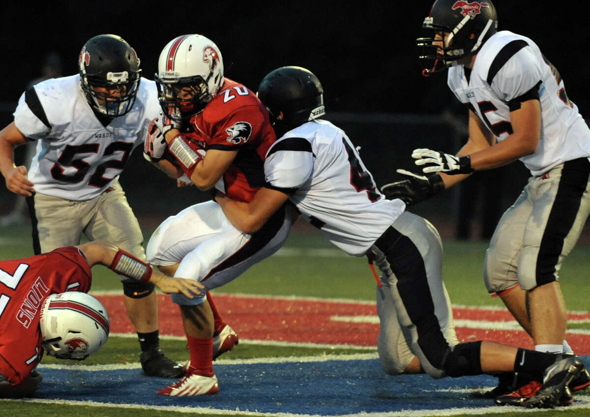 Foran defeats Fairfield Warde 39-20