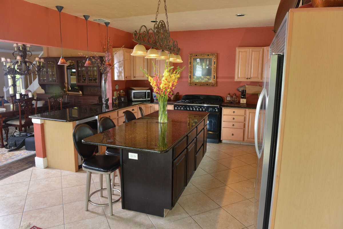 Cooks & Cocinas: Farmhouse kitchen now family-friendly