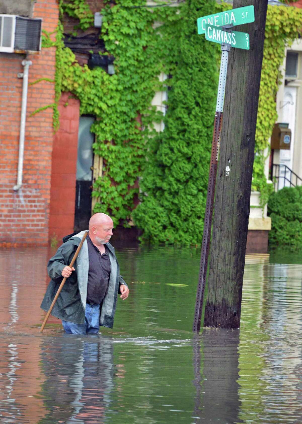 Floods swamp roads after heavy rainfall