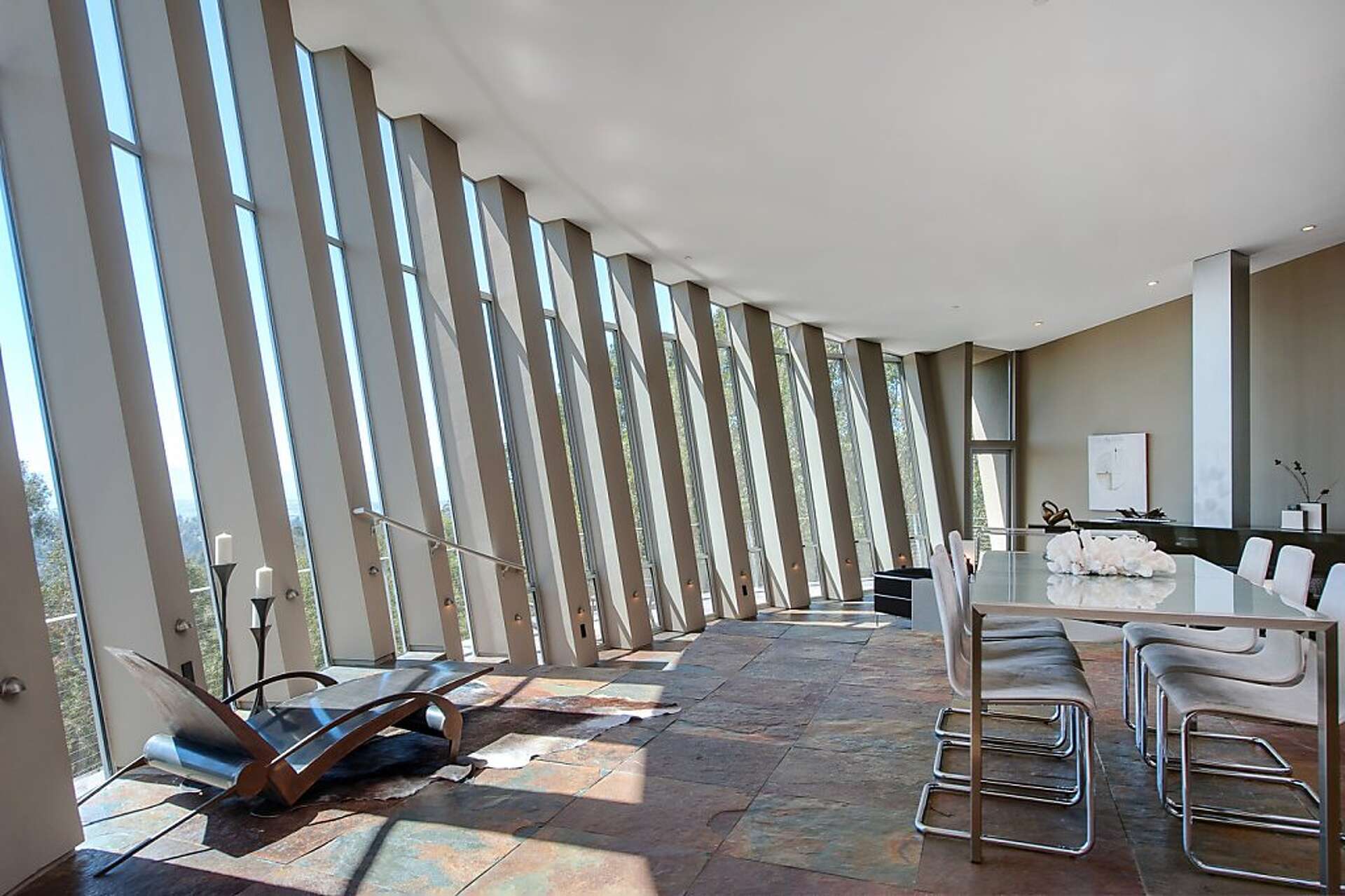 3-level Cambio offers dramatic layout, views