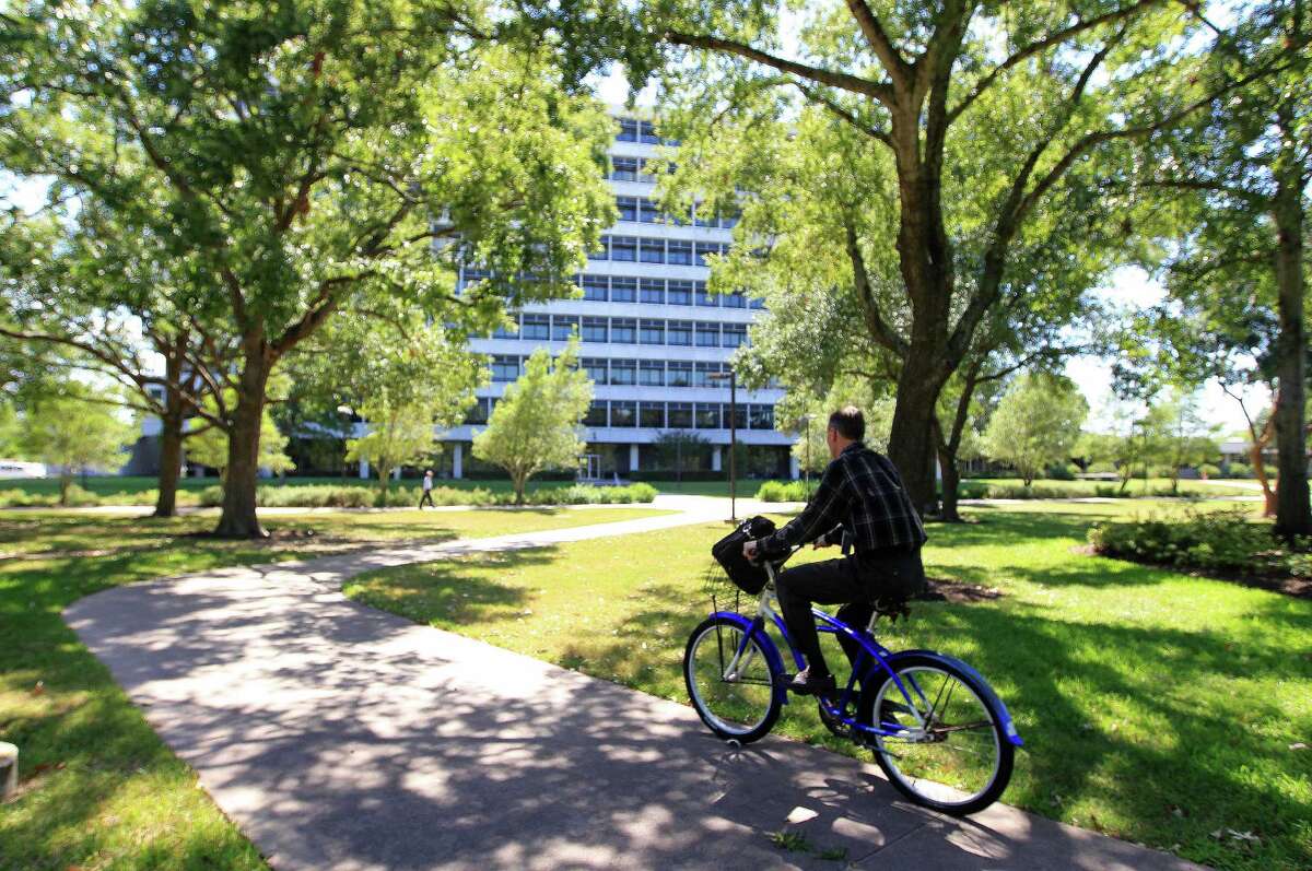 A worthy endeavor: How Albert Thomas won Houston NASA's flagship center