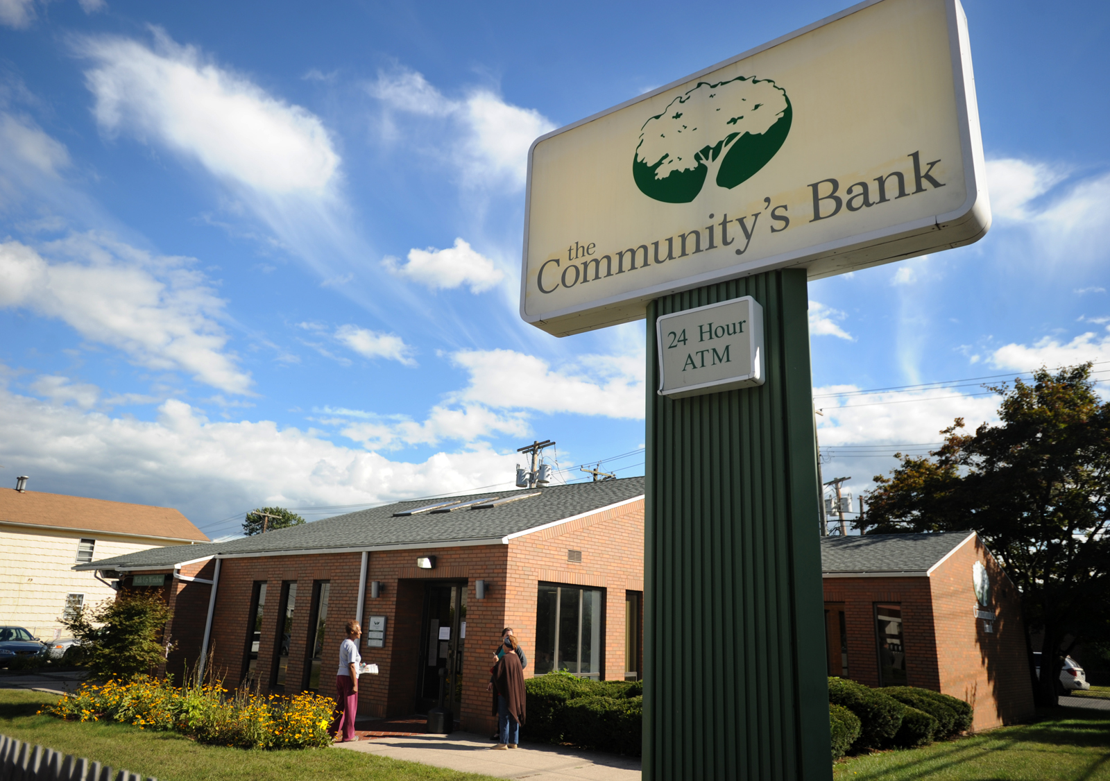 FDIC to bank customers: The check in the mail