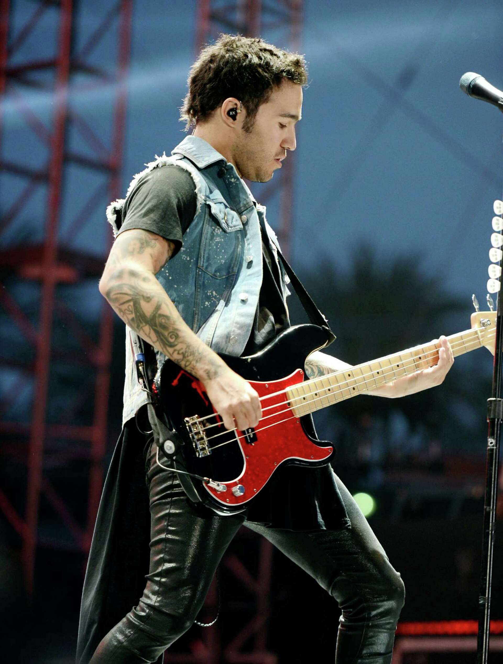 Fall Out Boy, Paramore to play SPAC