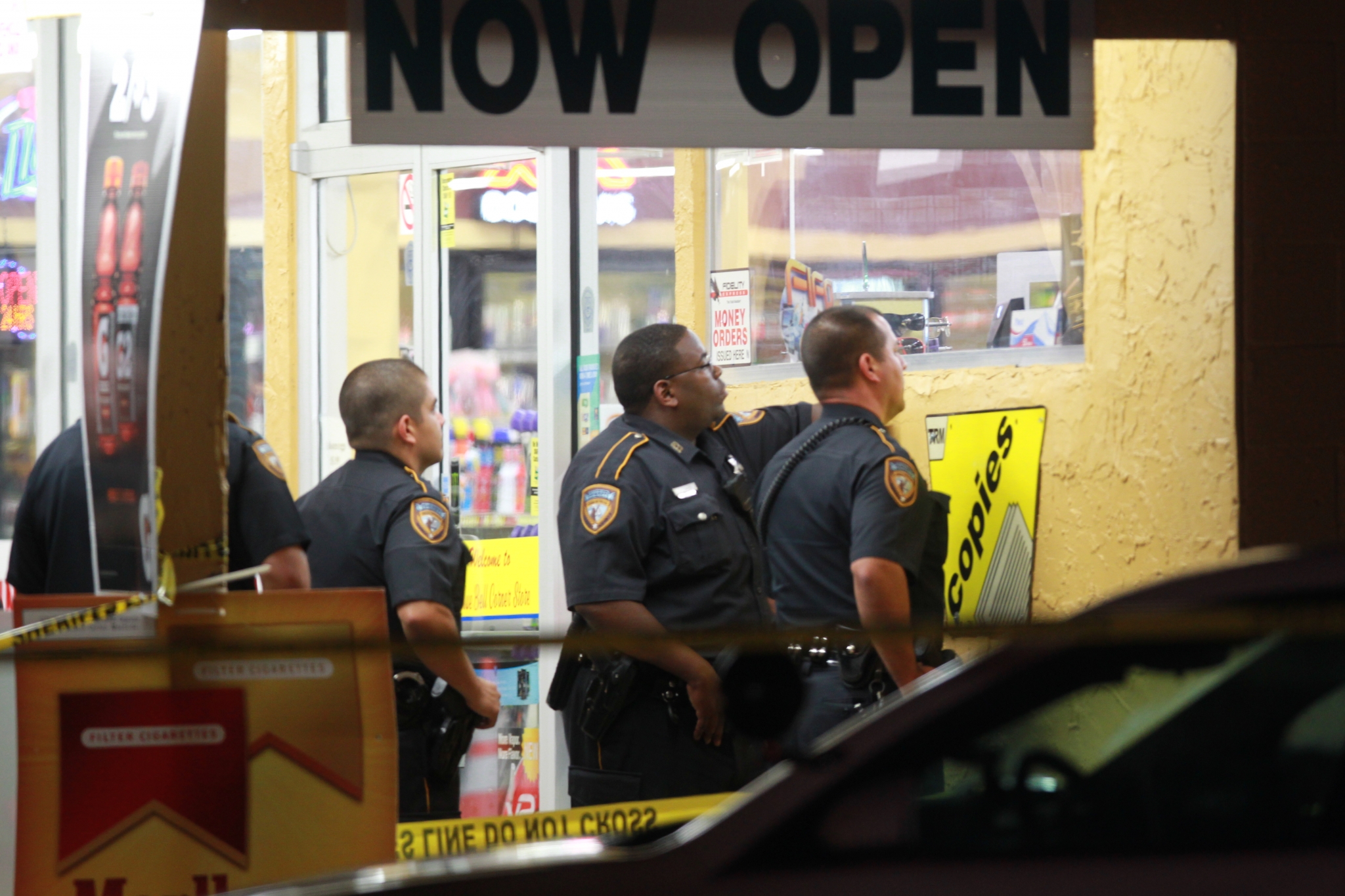 Clerk found dead inside NW Harris convenience store