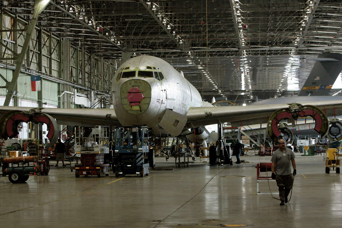 Boeing to cut more than 550 S.A. jobs