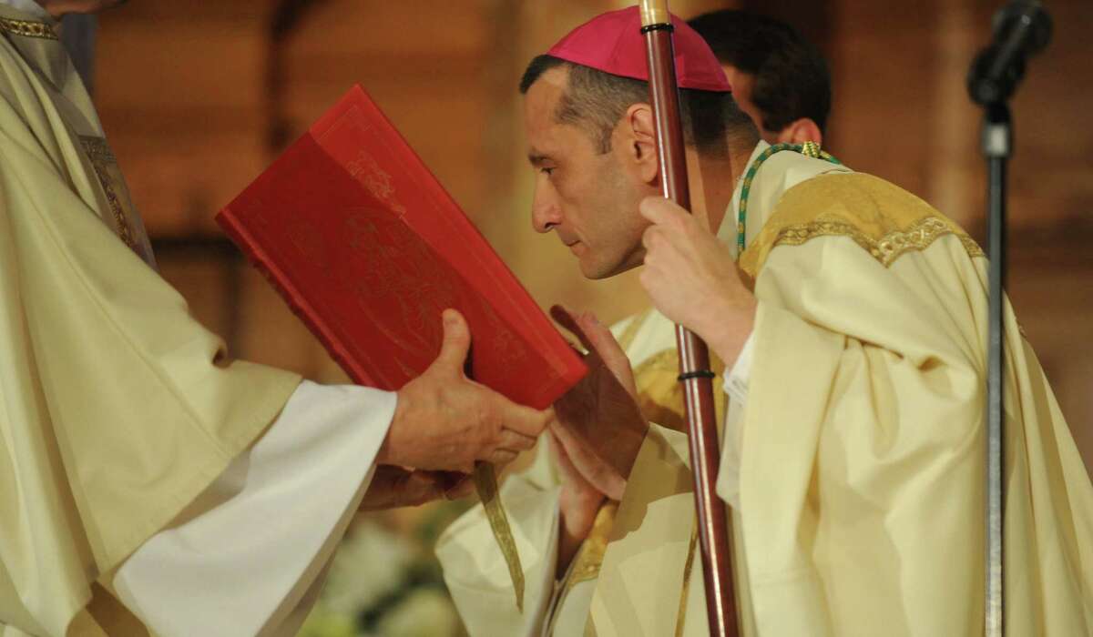 More than 1,200 welcome new bishop