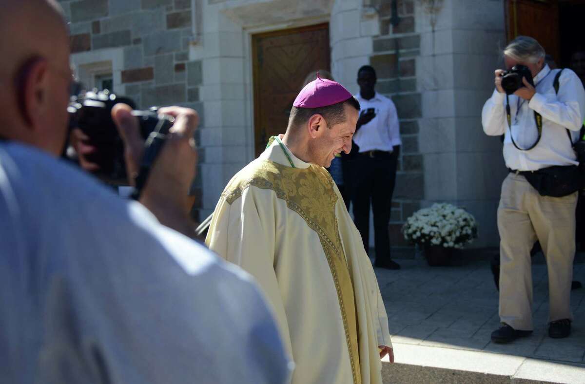 More than 1,200 welcome new bishop