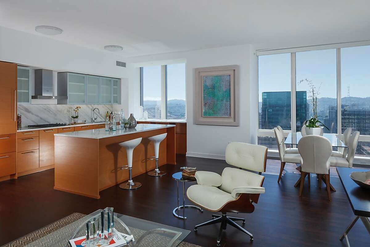47th-floor condo in luxury building with big views