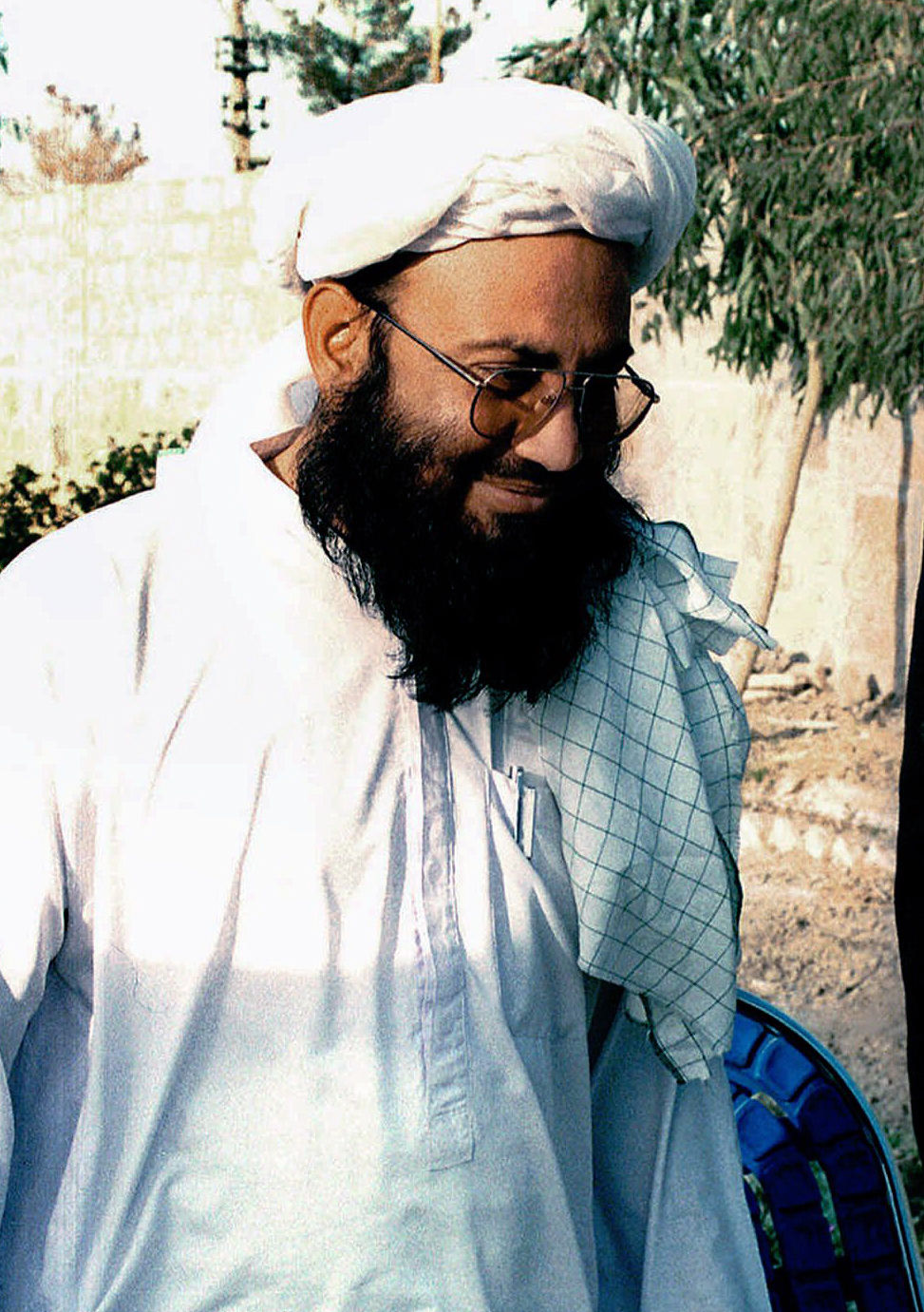 Pakistan releases Taliban commander to help peace efforts