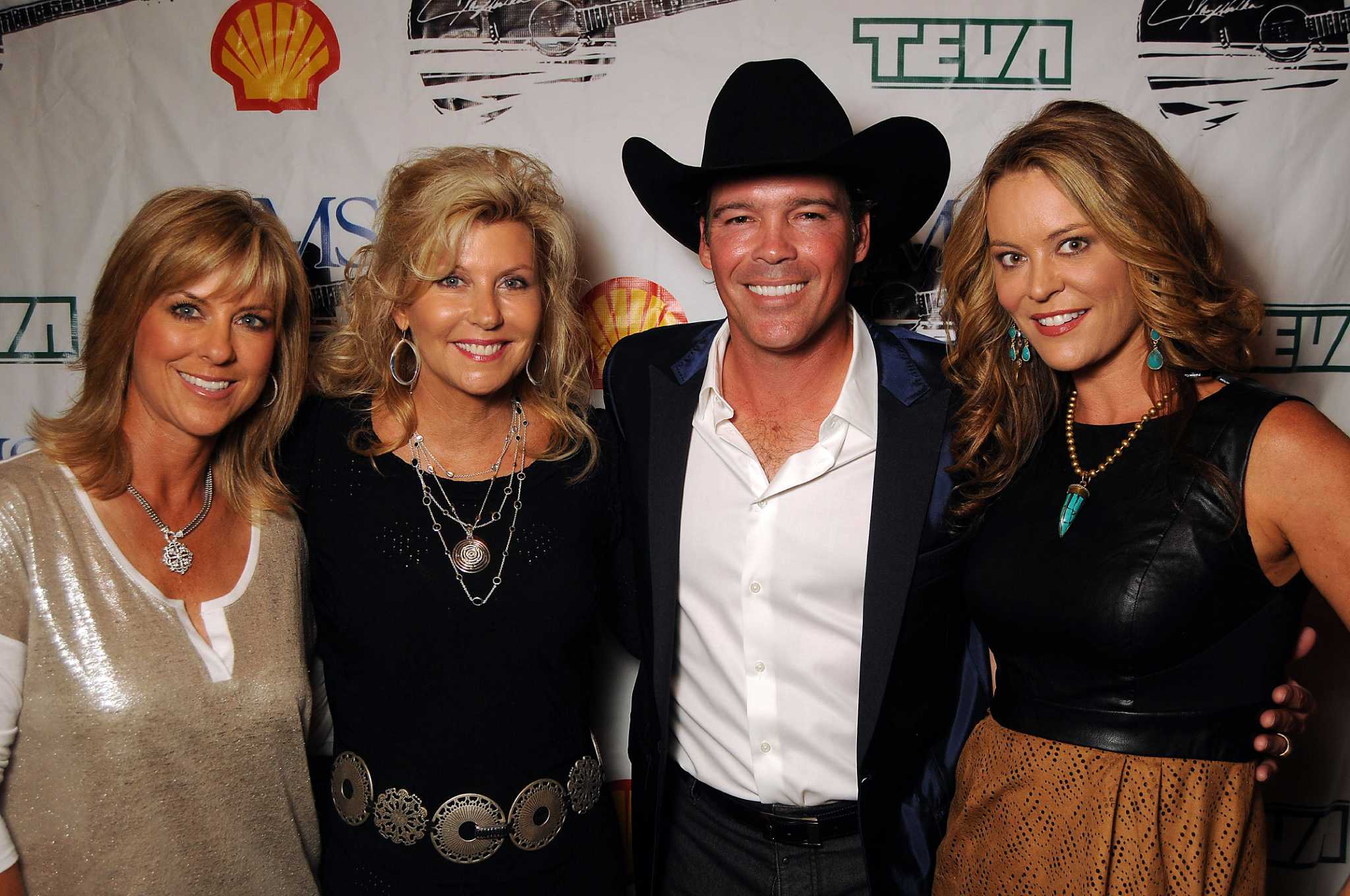 Clay Walker and friends throw a boot-scootin' benefit