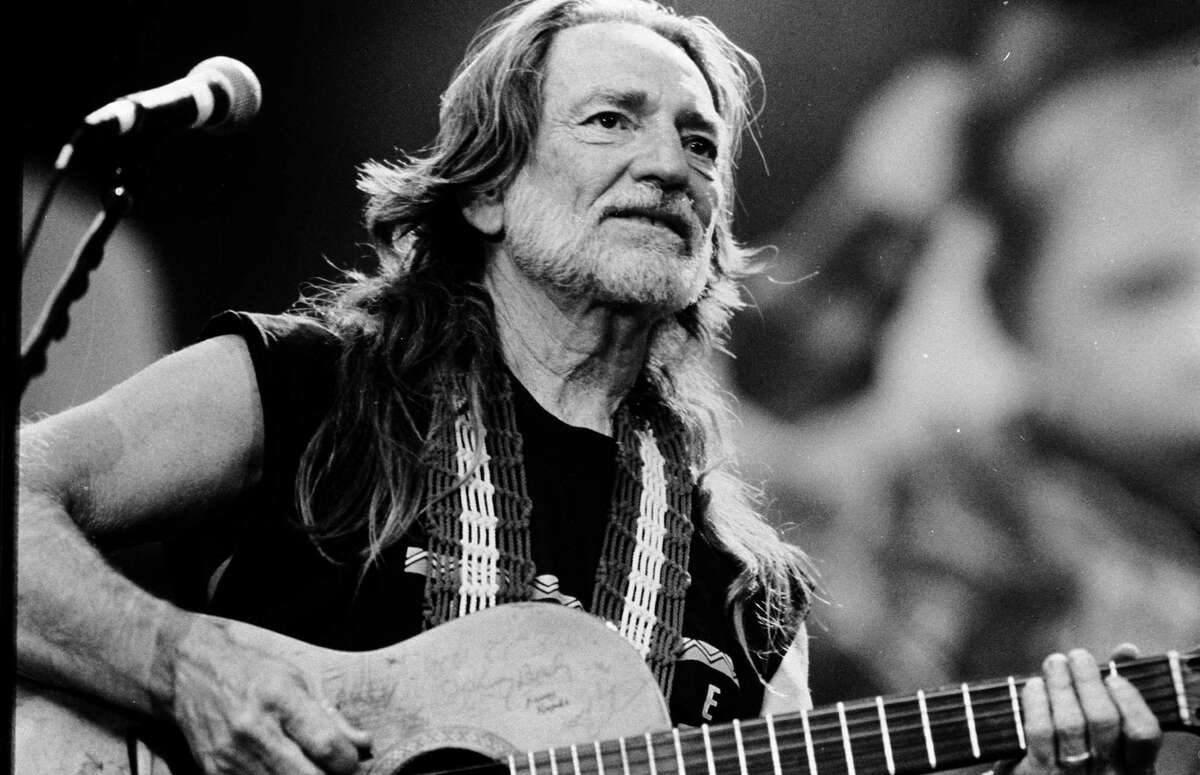 Somebody stole Willie Nelson's favorite armadillo