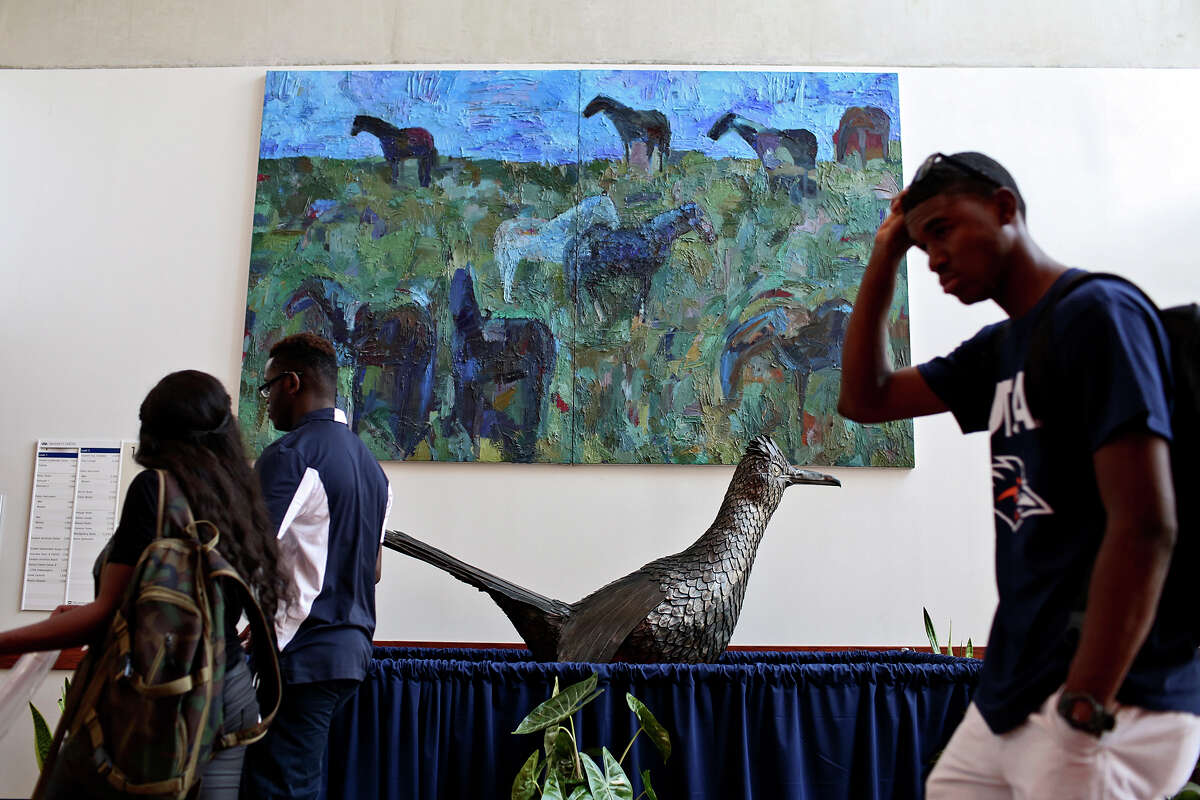 UTSA swift mascot statue took a while