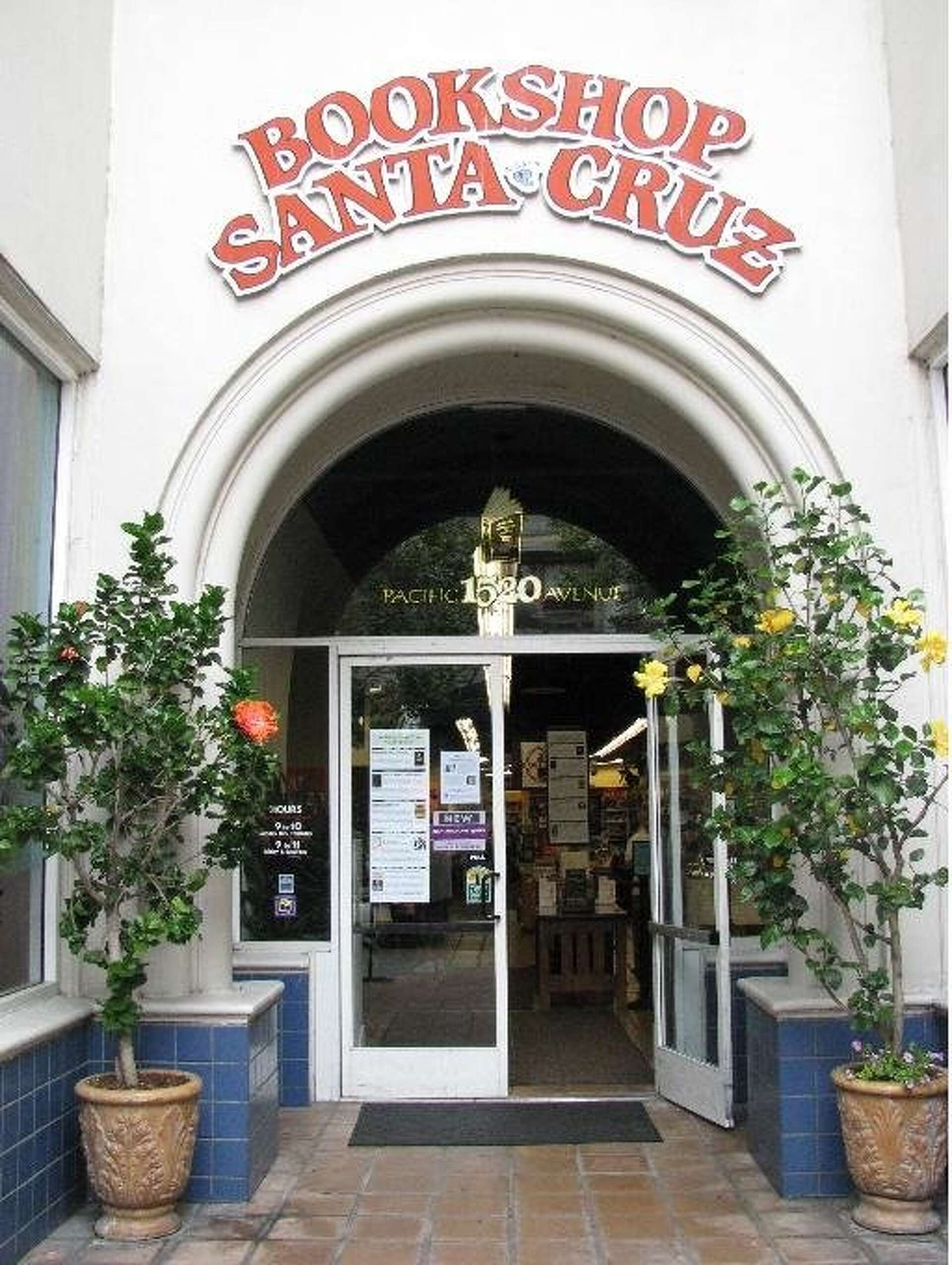 10 reasons to visit Santa Cruz now