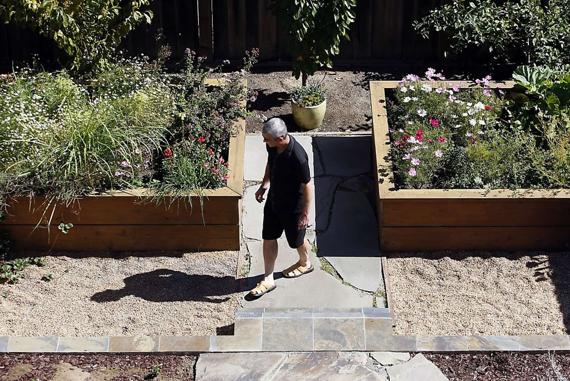 Portola tour lets residents show off gardens