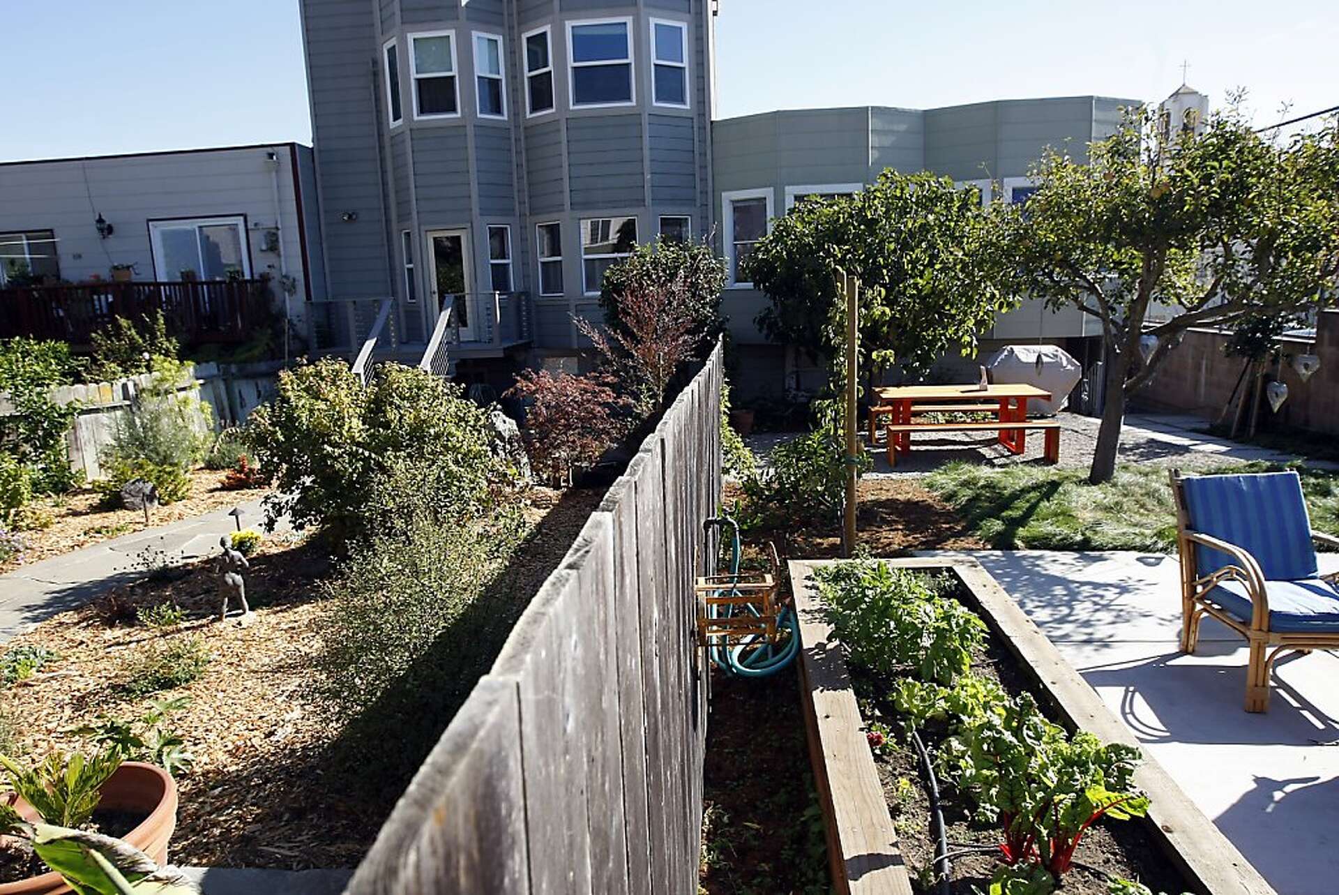 Portola tour lets residents show off gardens