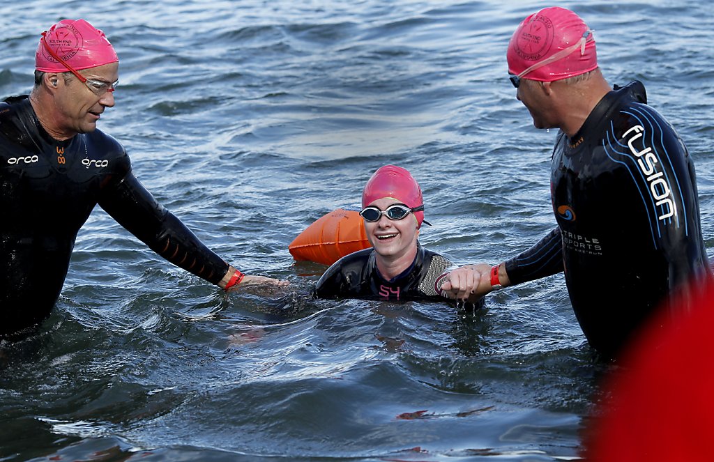 3 sightless swimmers take the Rock challenge
