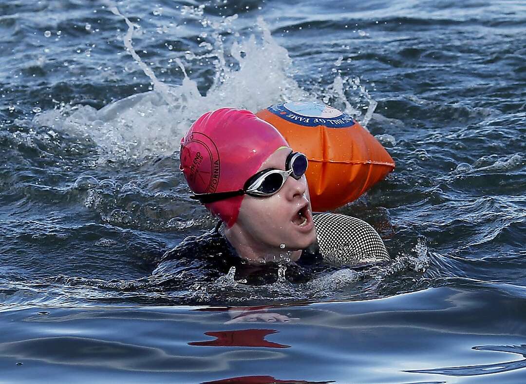 3 sightless swimmers take the Rock challenge