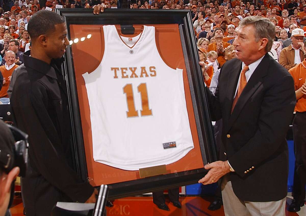 T.J. Ford returns to school to receive his degree from Texas
