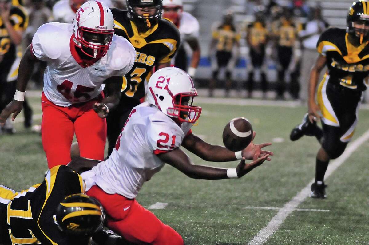 Bellaire football team riding momentum, ready to contend in District 20-5A