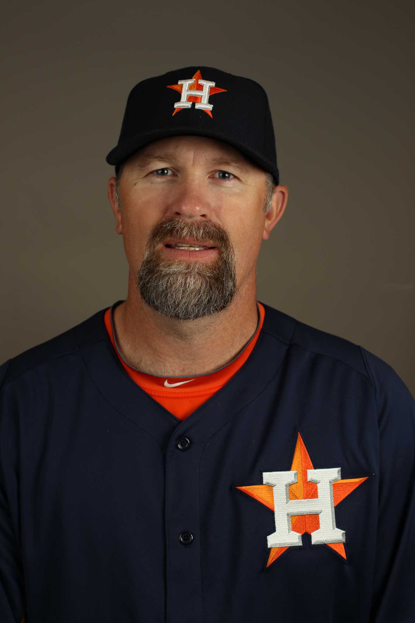Astros make changes to Porter's staff