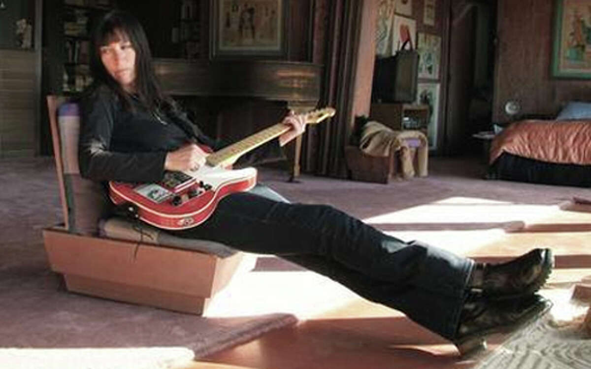 Syd Straw charming, eccentric at The Linda