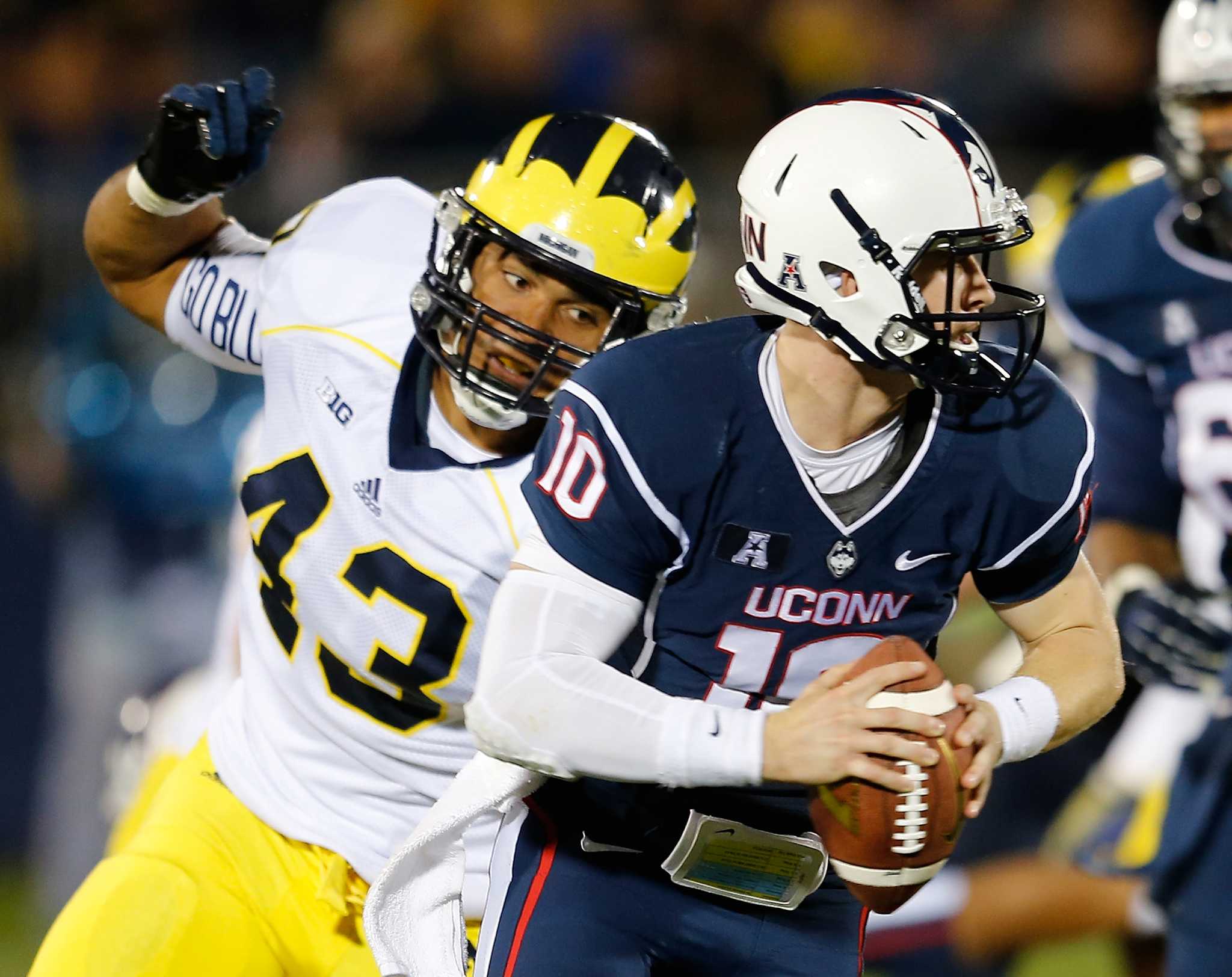 UConn's Whitmer kept battling, but time came for a change