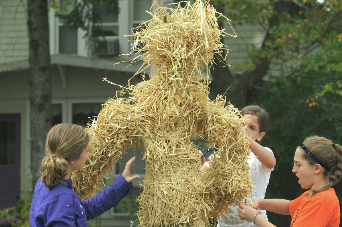 Photos: Scarecrow in the making